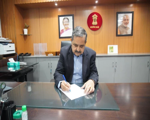 Deven Bharti takes charge as Mumbai’s top cop amid reshuffle and rank tweak
